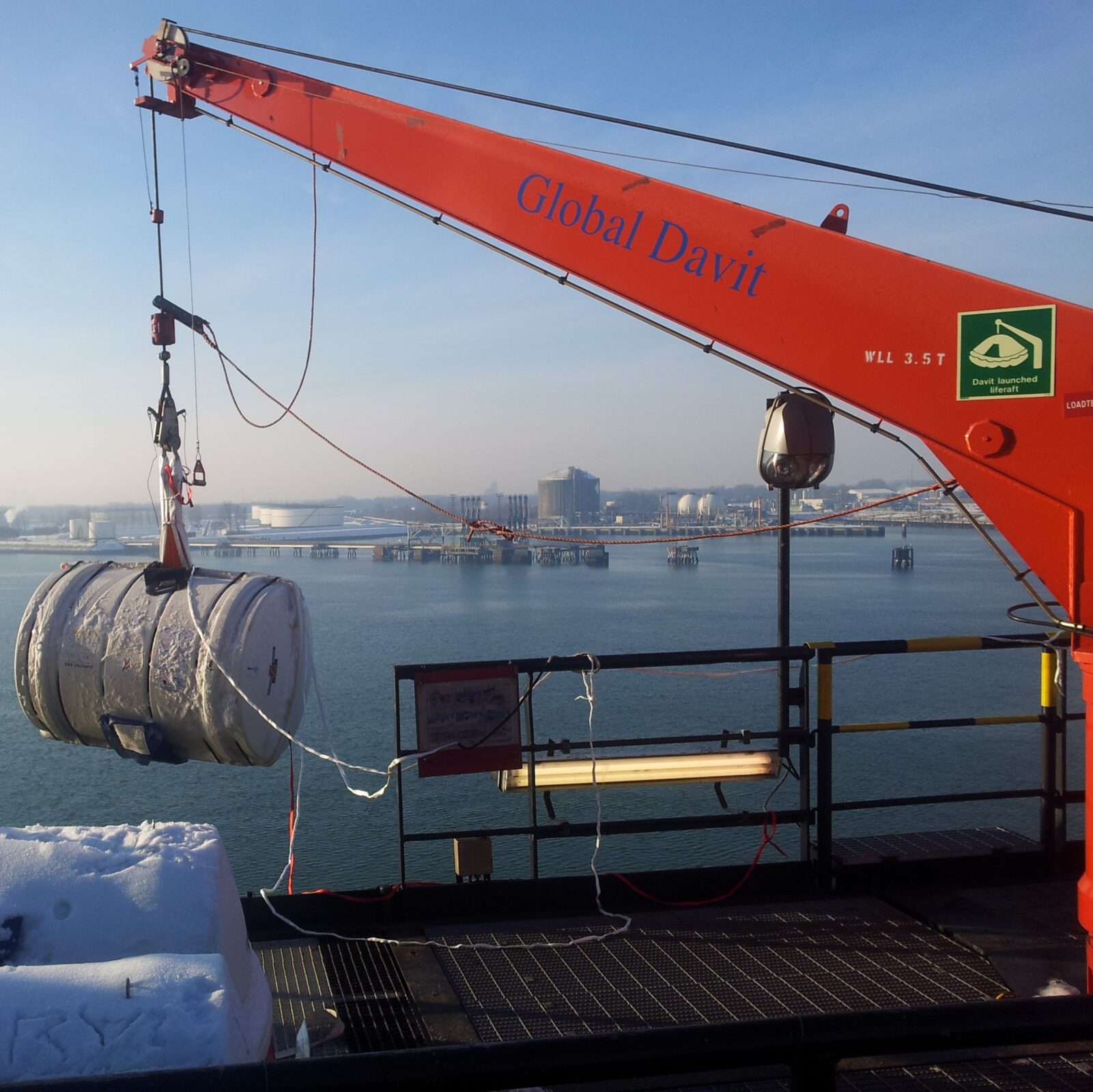 Liferaft davit - De Wolf Maritime Safety