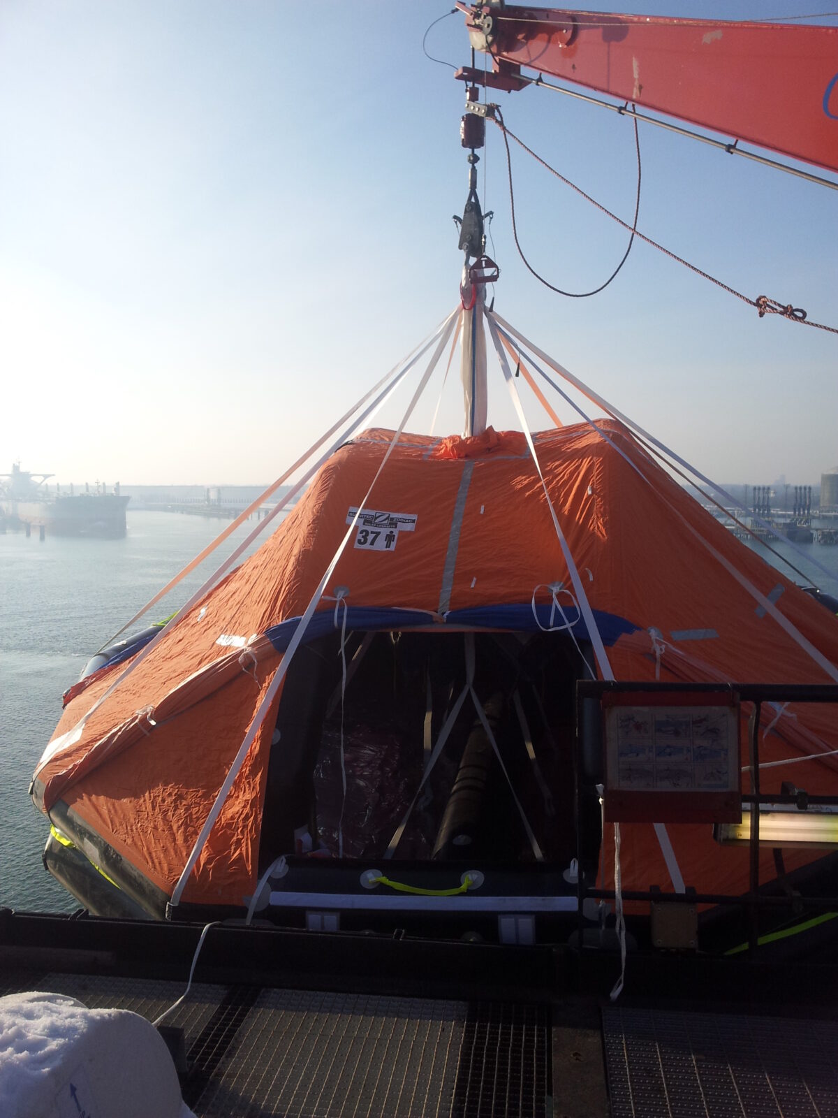 Liferaft davit - De Wolf Maritime Safety