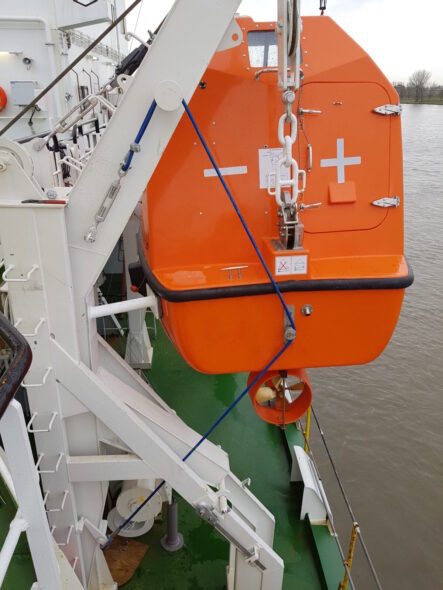 Lifeboat davit - De Wolf Maritime Safety