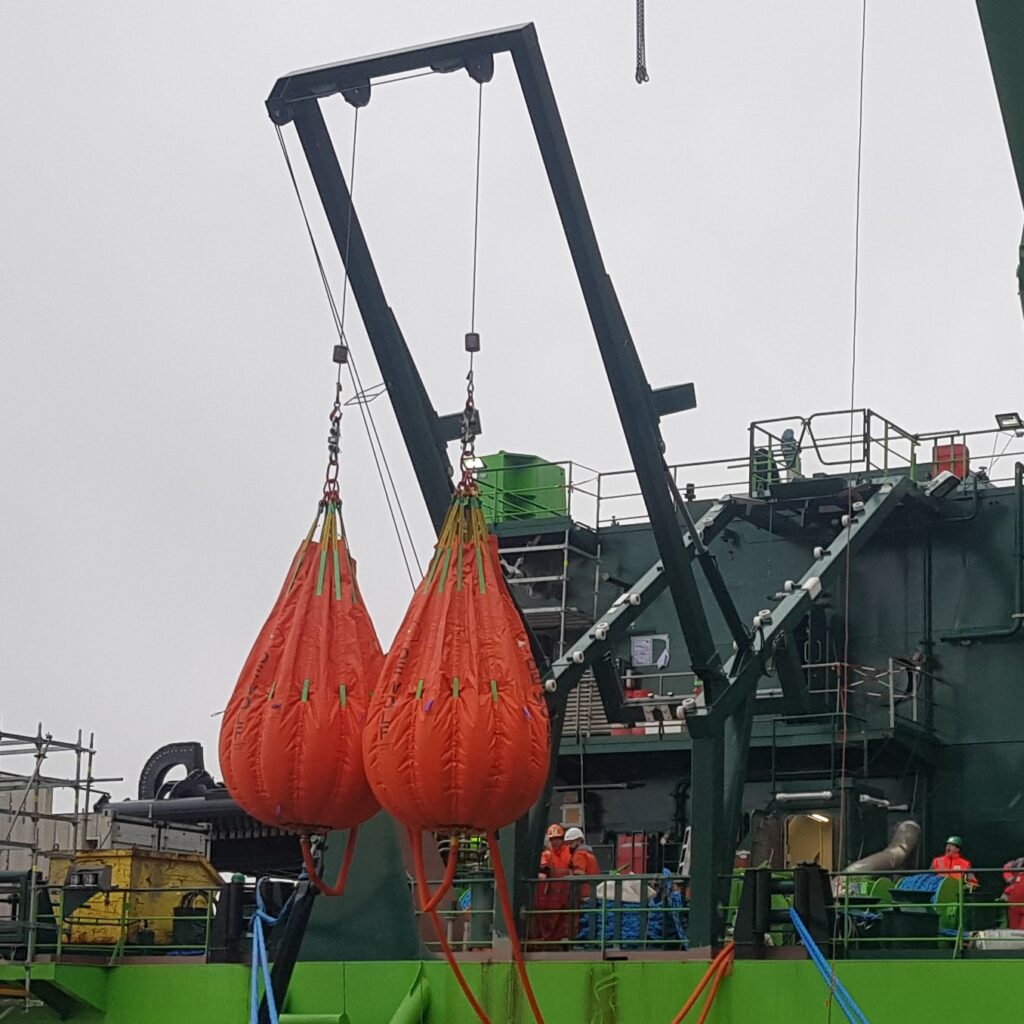 Free fall lifeboat davit - De Wolf Maritime Safety