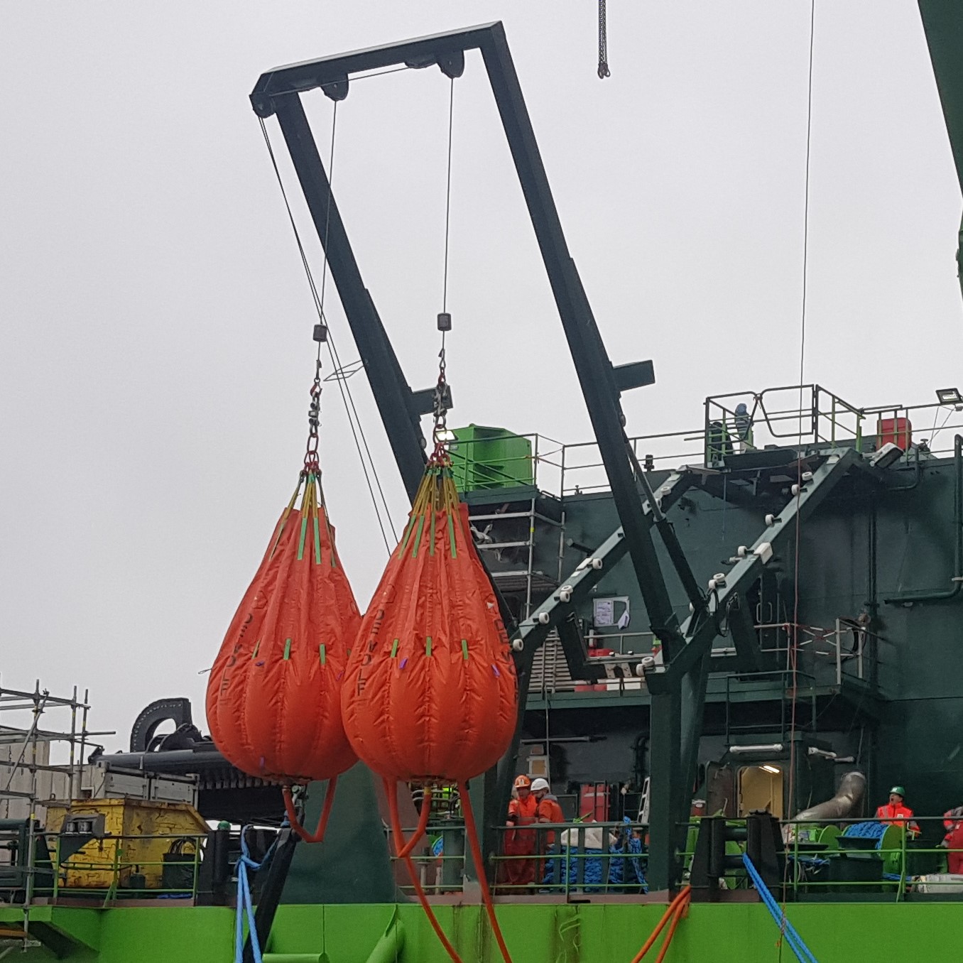 Free fall lifeboat davit - De Wolf Maritime Safety