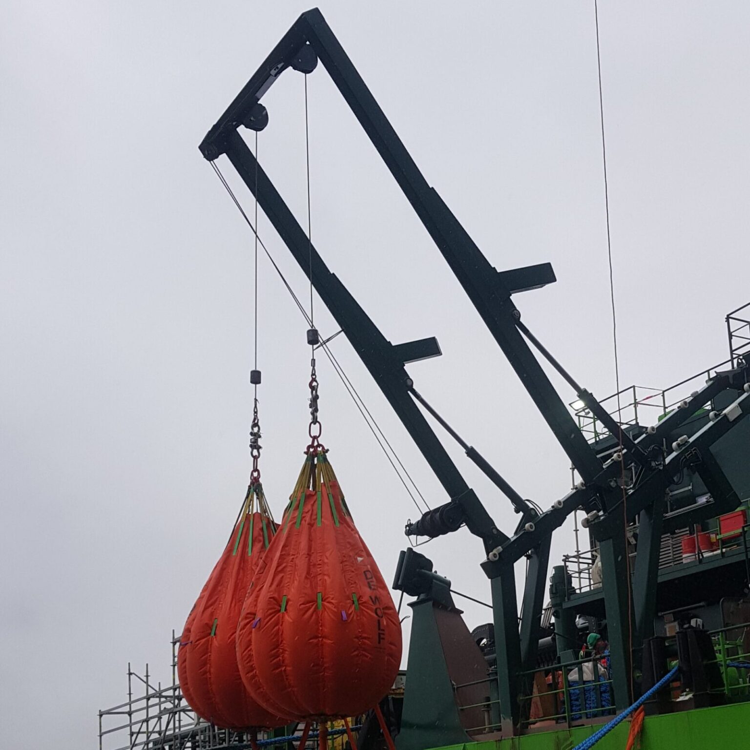 Free fall lifeboat davit - De Wolf Maritime Safety