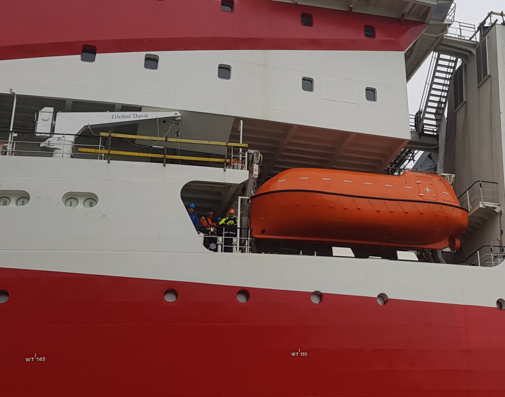 Lifeboat davit - De Wolf Maritime Safety