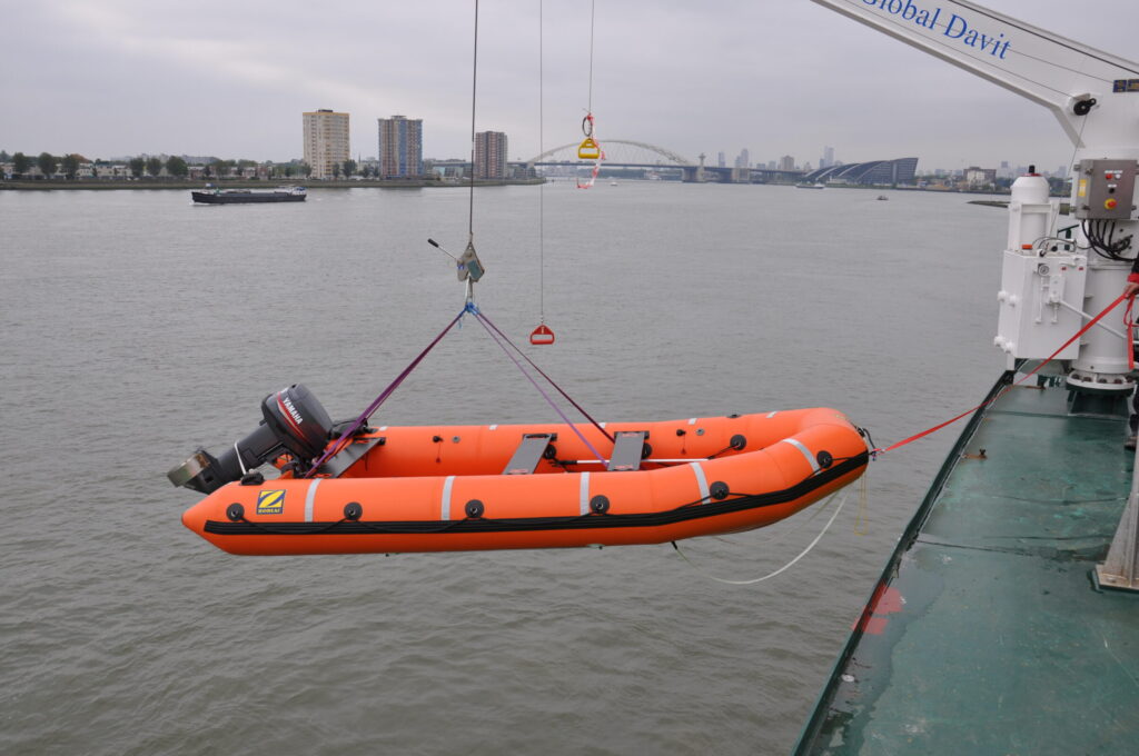 Rescue boat davit - De Wolf Maritime Safety