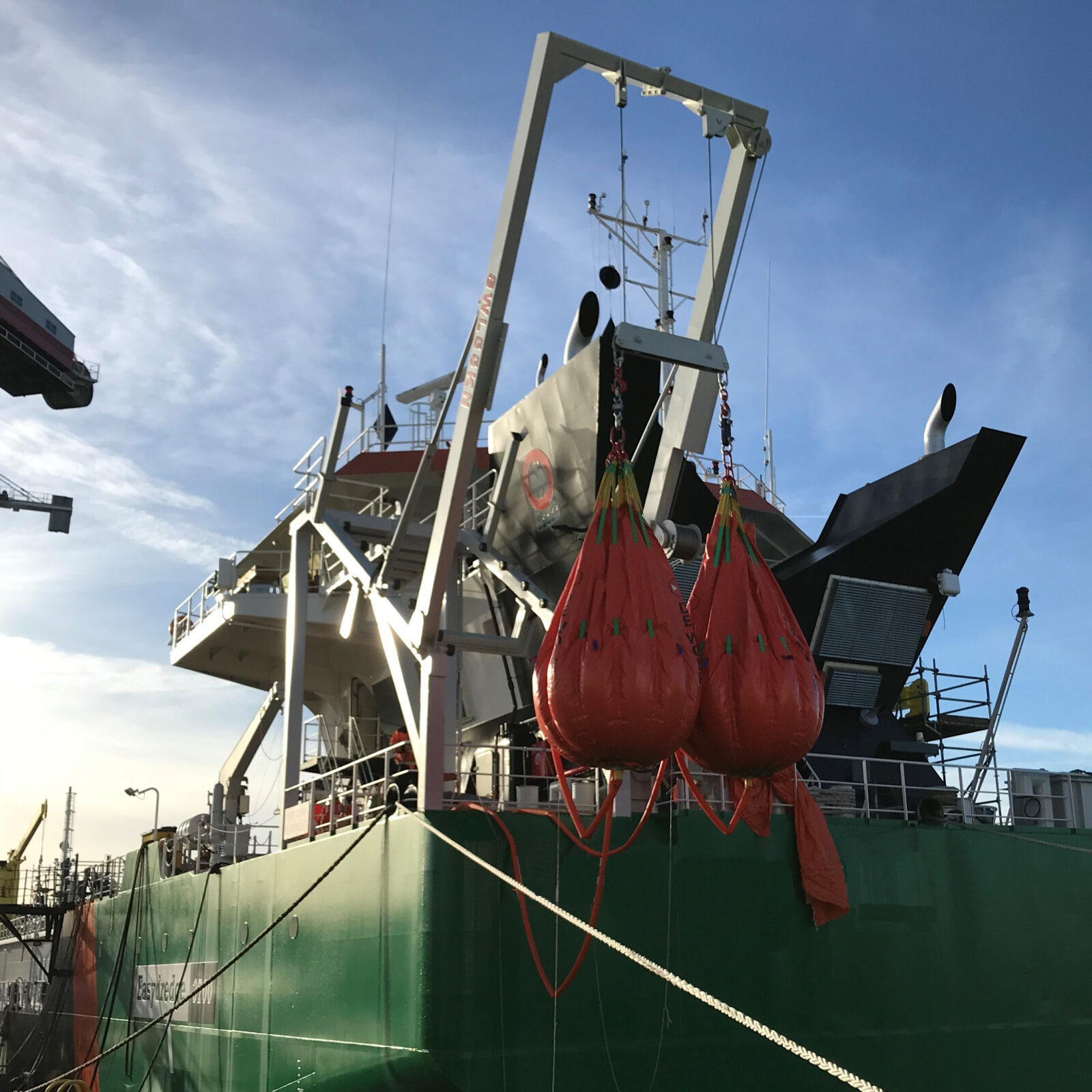 Free fall lifeboat davit - De Wolf Maritime Safety