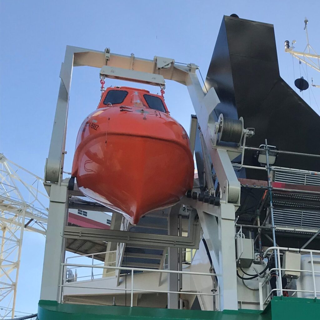 Free fall lifeboat davit - De Wolf Maritime Safety