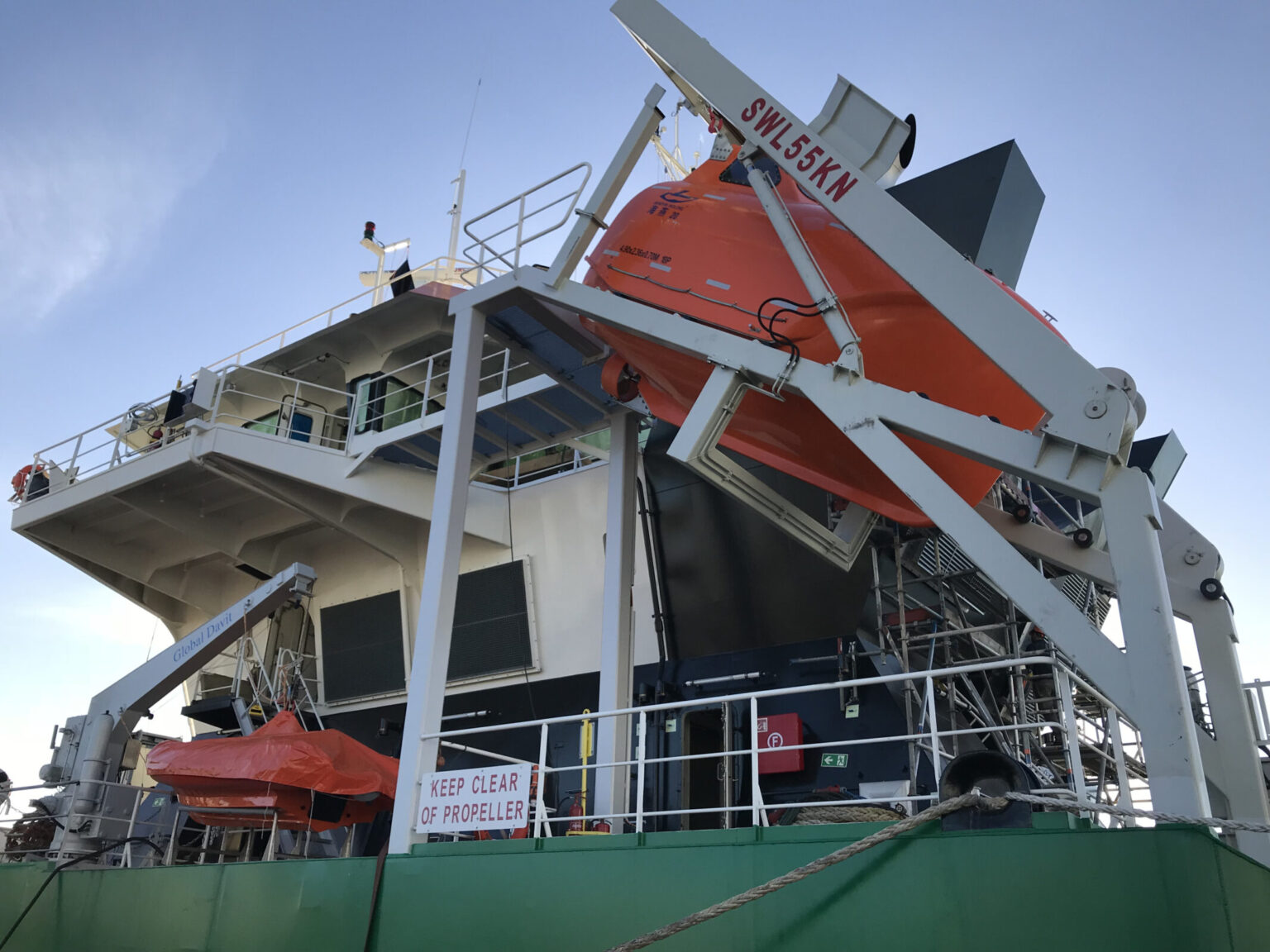 Free fall lifeboat davit - De Wolf Maritime Safety