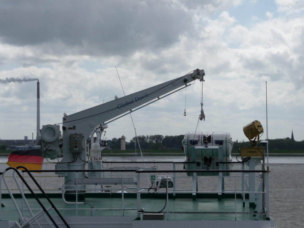 Liferaft davit - De Wolf Maritime Safety