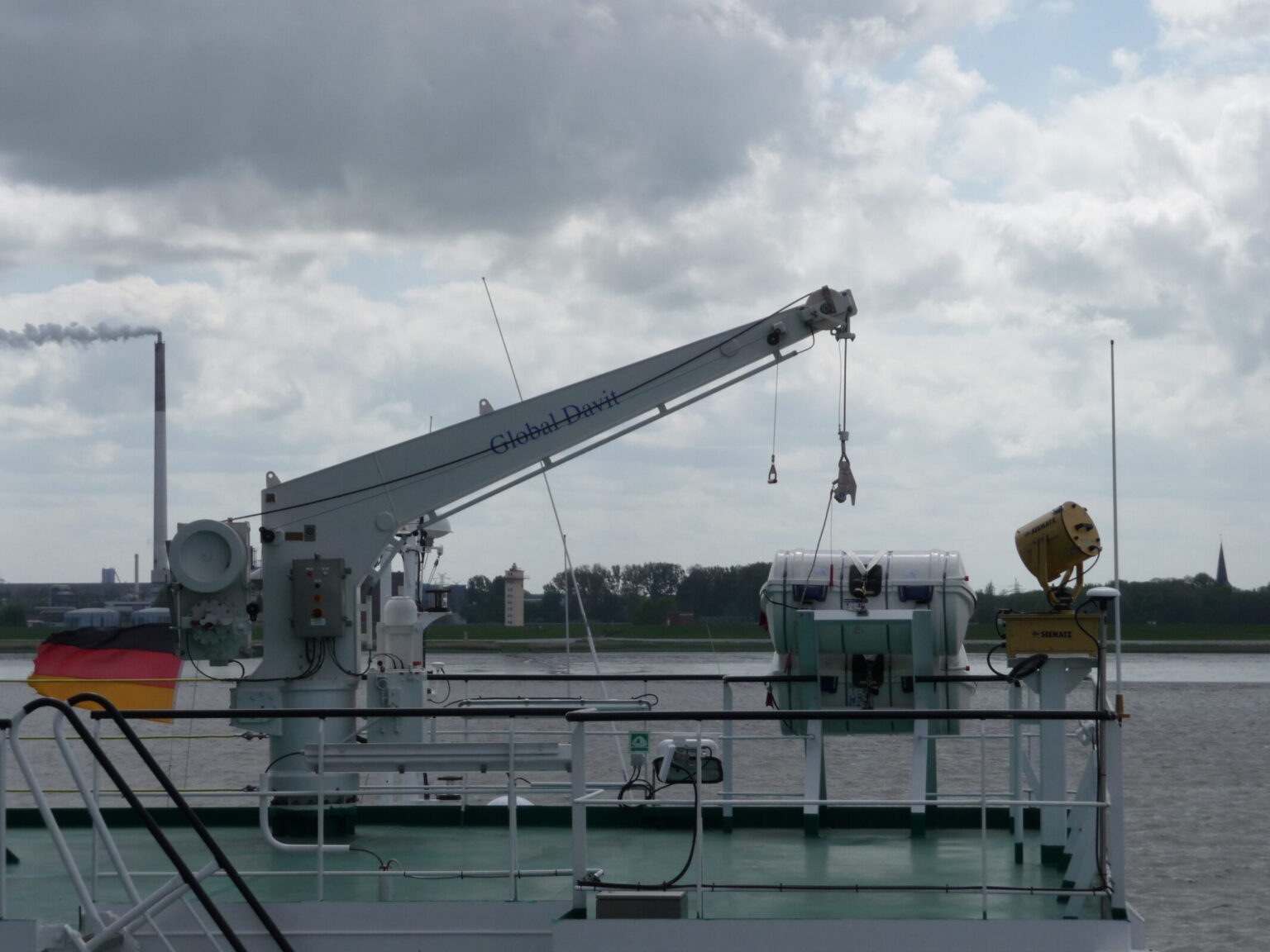 Liferaft davit - De Wolf Maritime Safety